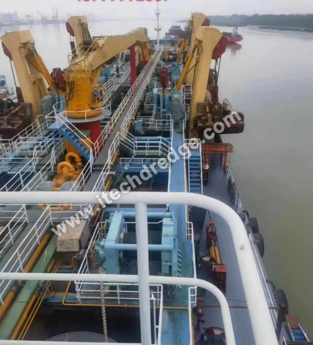 What is the difference between a cutter suction dredger and a trailing ...